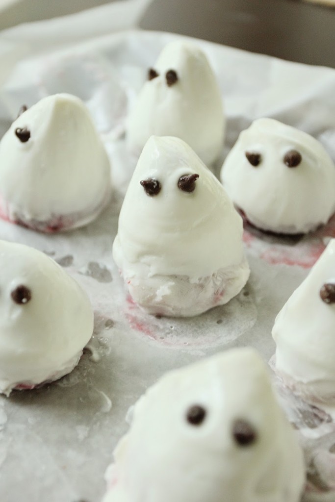 Frozen Yogurt Strawberry Ghosts: a Healthy Halloween Treat! – Less Than ...